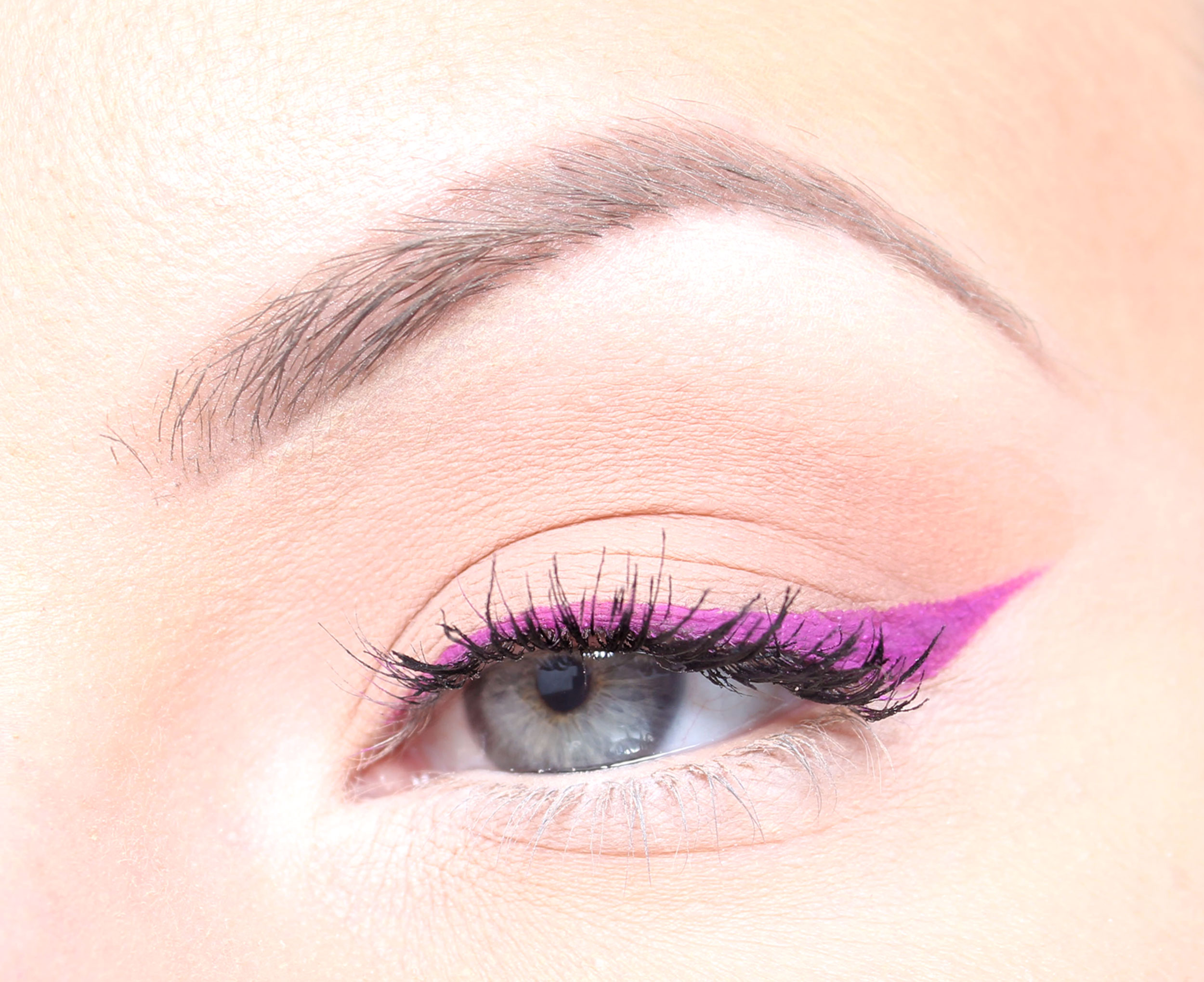 Pink eyes & lips (Rosa eyeliner med rosa läppar) | Imakeyousmile.se