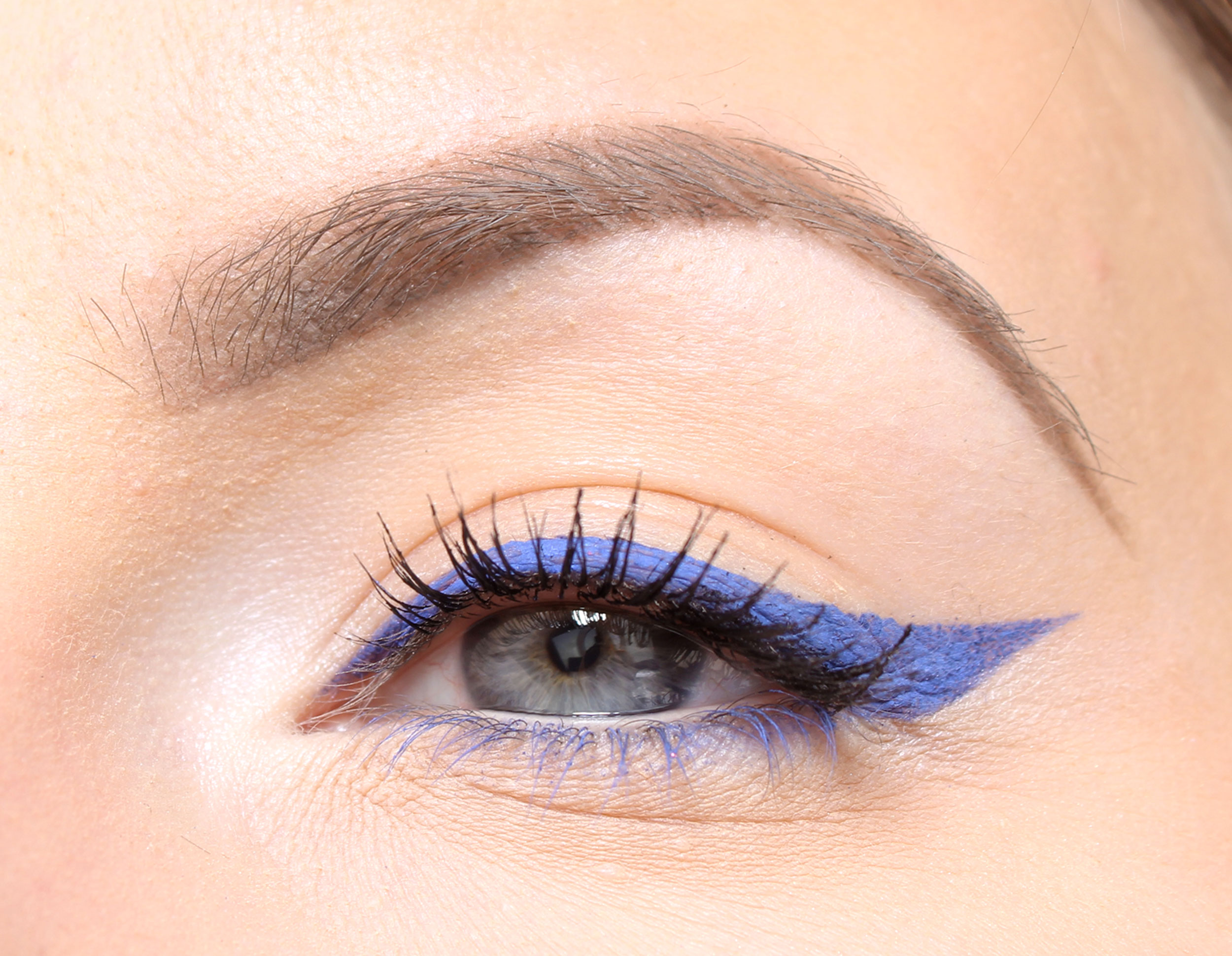 Eyebrows & blue eyeliner | Imakeyousmile.se